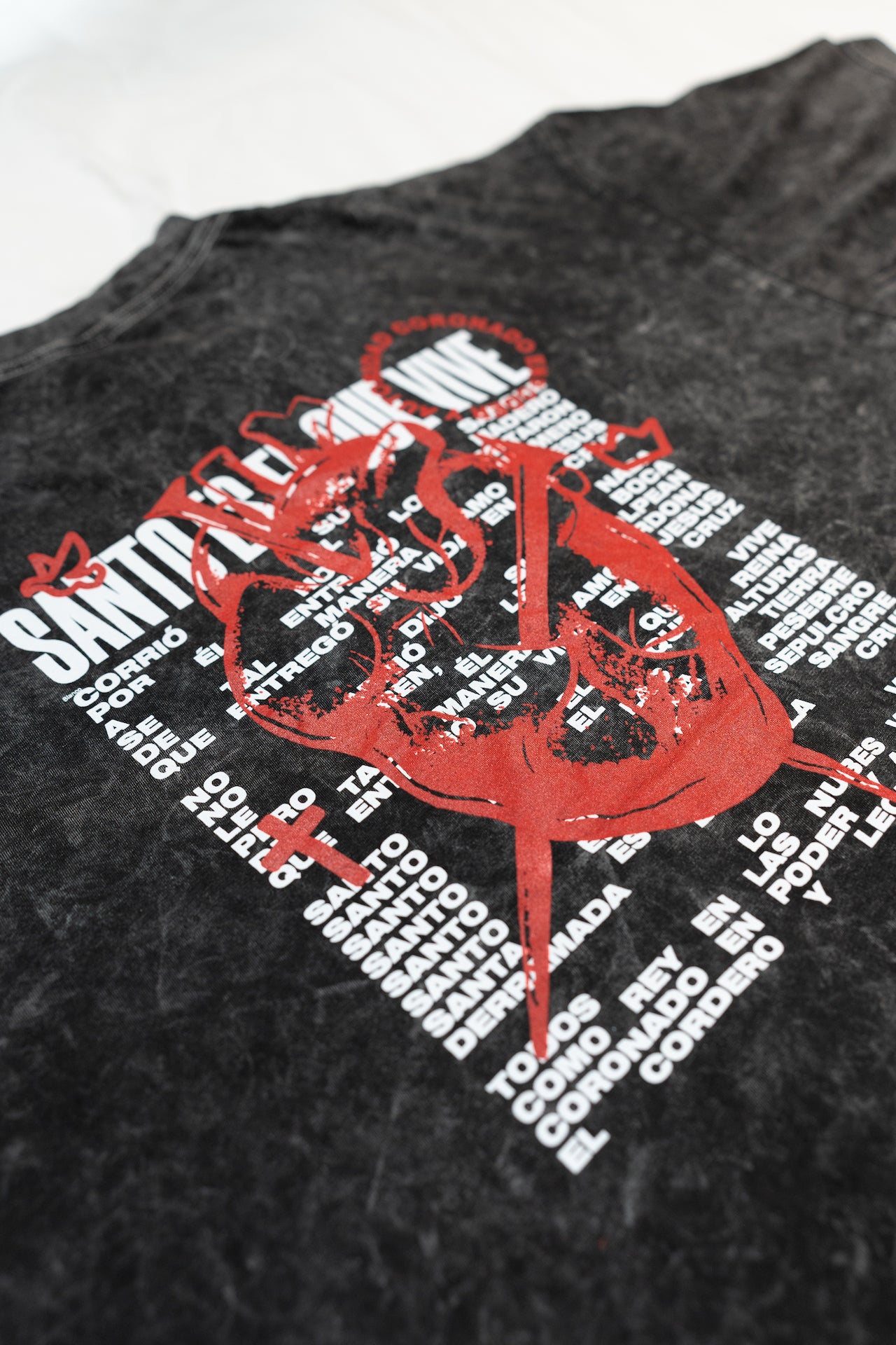 Camiseta "Santo es el que vive" – Montesanto "EL MERCH"